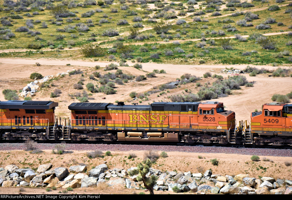 BNSF 5528